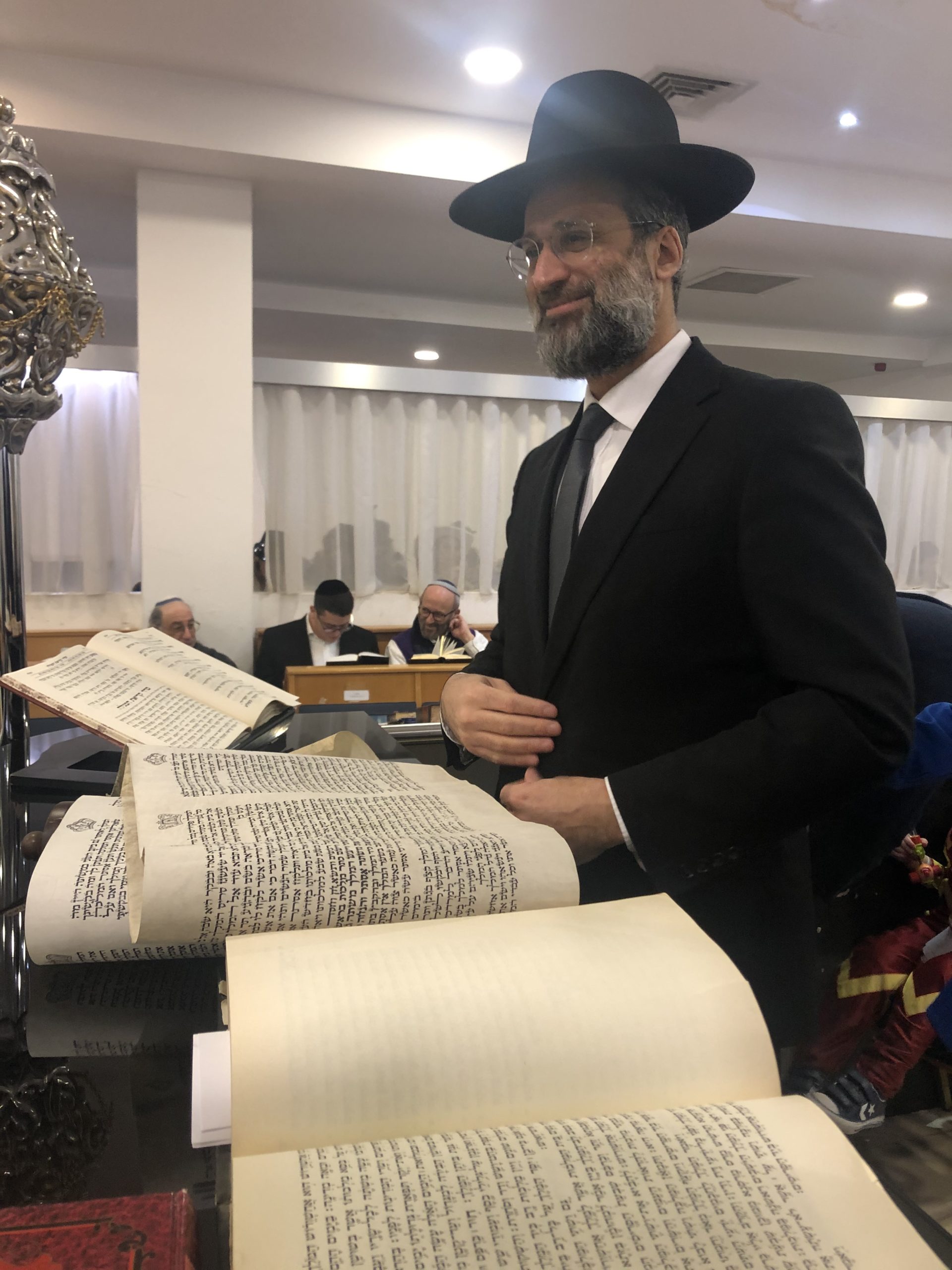 Rabbi Yossi David reading the Megillah Esther (March 2020)